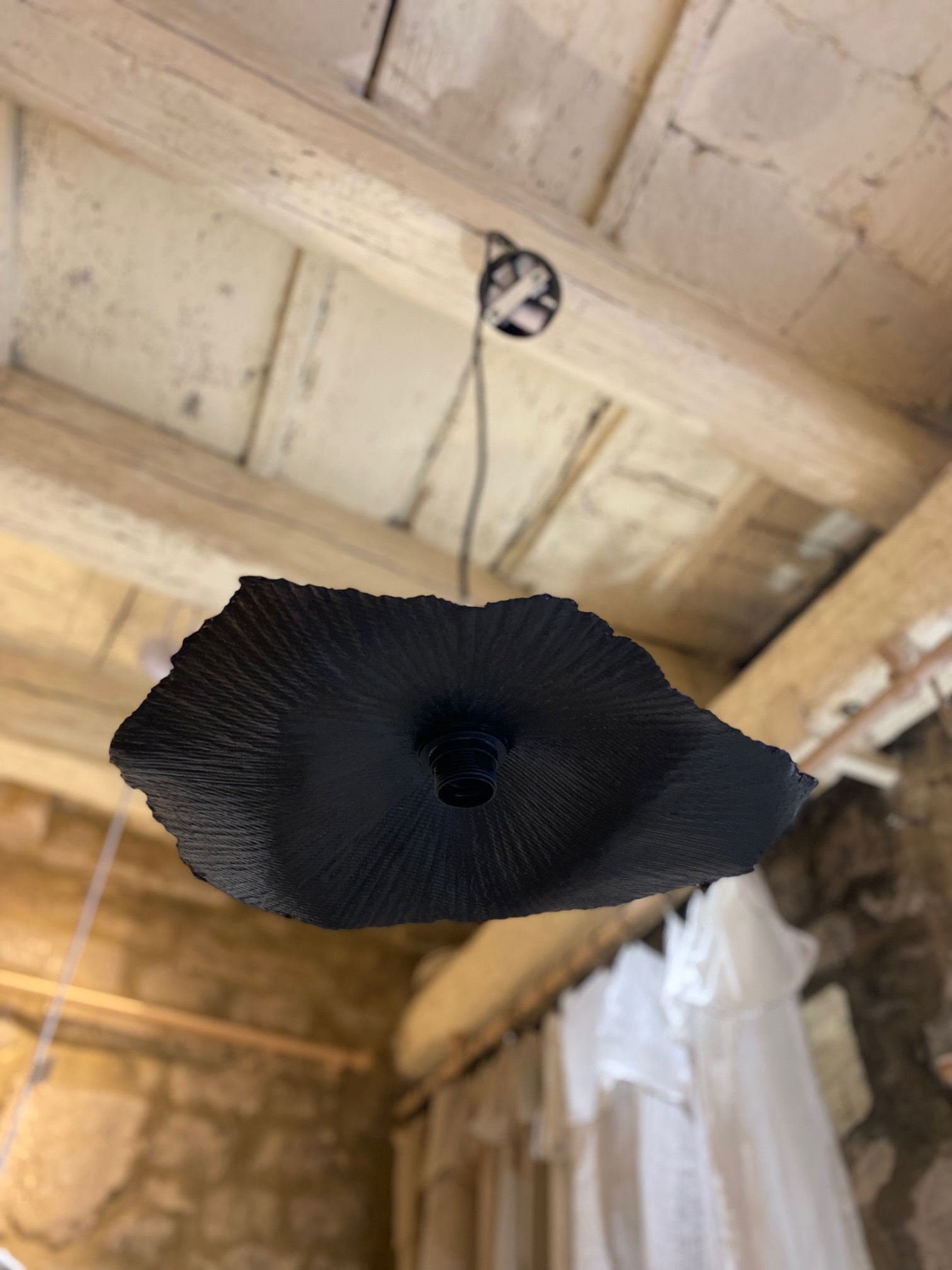 Suspension Flower noire en papier mâché - Luminaires